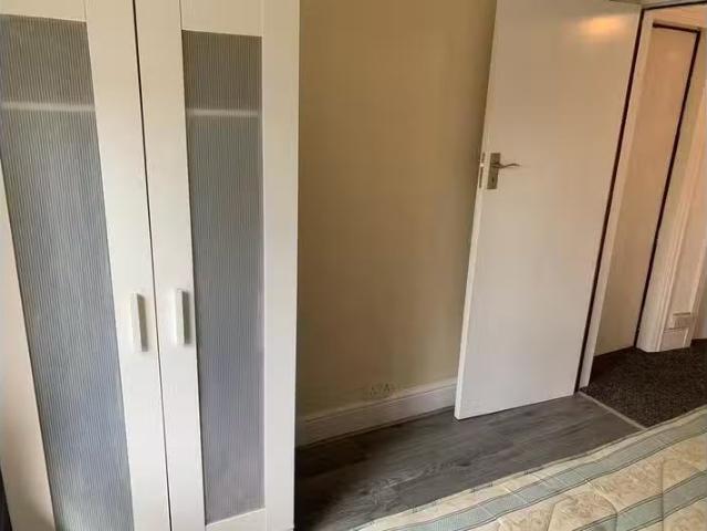 Nice 1 bedroom house share for rent in Green Avenue, Hall Gree.