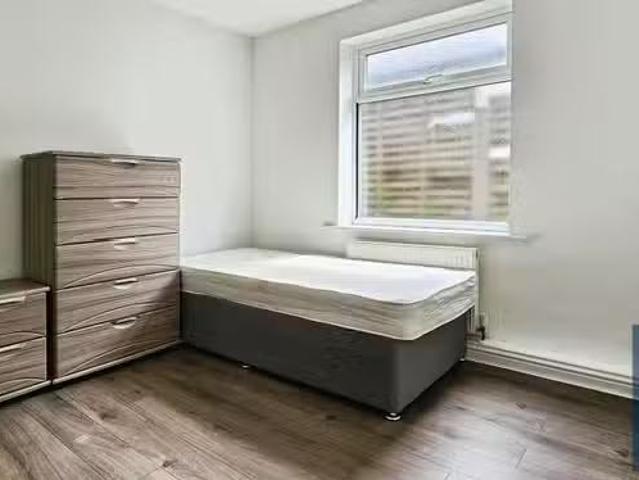 Unique 1 bedroom house share for rent in Greenstead Road, Colc.