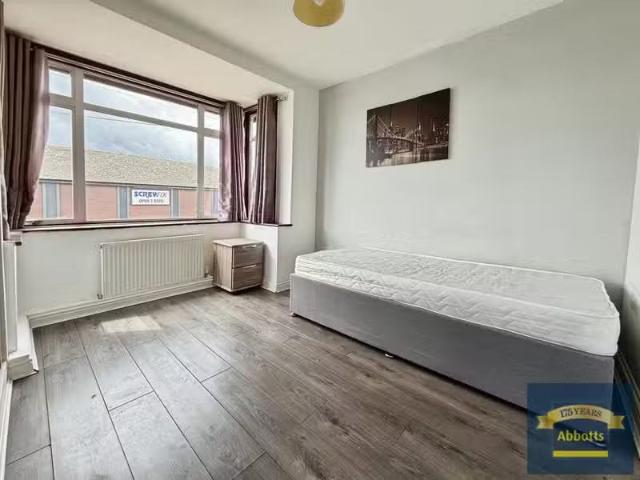 Cheap 1 bedroom house share for rent in Greenstead Road, Colch.