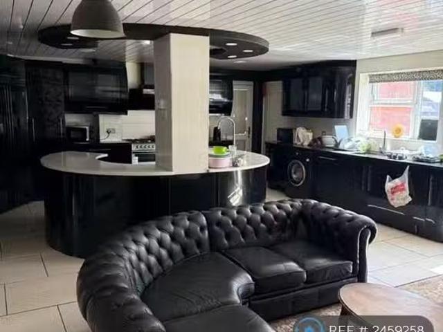 Unique 1 bedroom house share for rent in Fordrough Avenue, Bir.