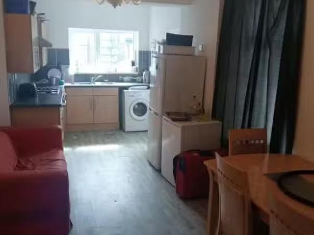 Charming 1 bedroom house share for rent in Parkfield Place, Ca.