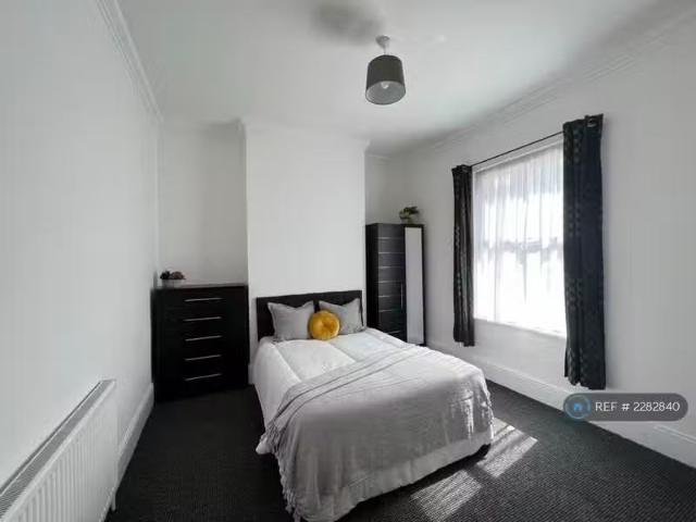 Rental! 1 bedroom house share for rent in Walliker Street, Hul.