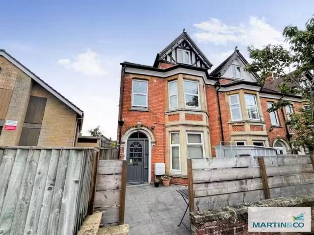 Rental! 1 bedroom house share for rent in The Avenue, Yeovil.