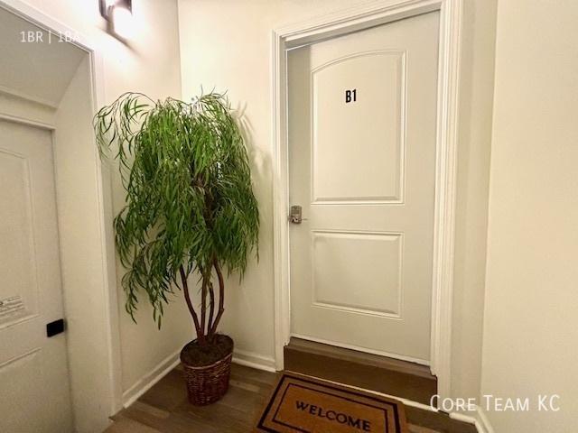 Charming 1 Bedroom in Volker Garden Level