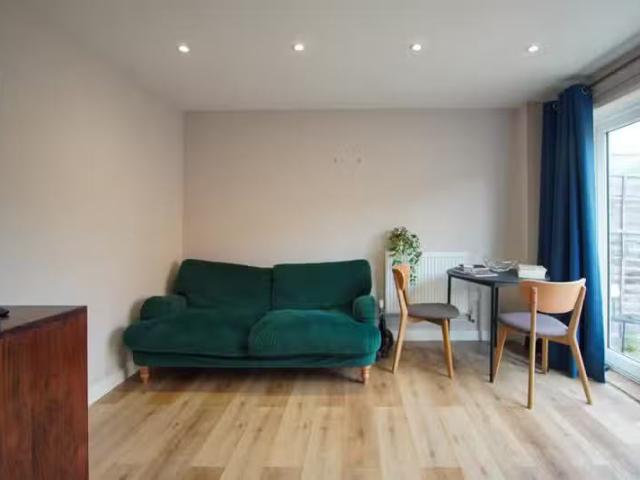Nice 1 bedroom semi detached house for rent in Blenman Close.