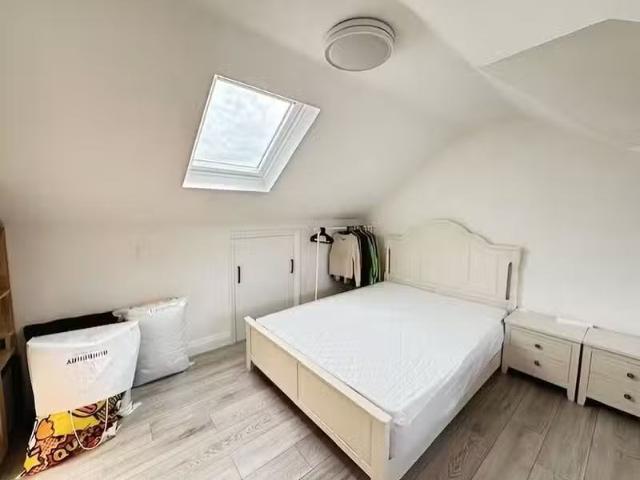 Cheap 1 bedroom Semi Detached Property to rent, Lynwood Avenue.