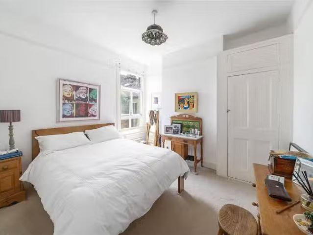 Unique 1 bedroom property to let in Klea Avenue, London, SW4.