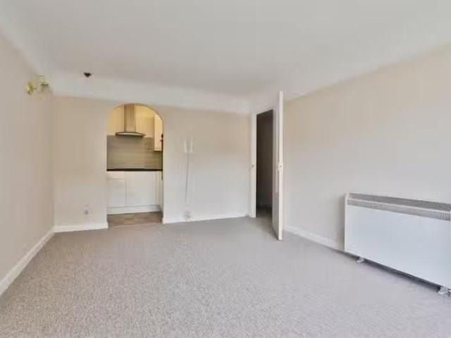 Cozy 1 bedroom retirement property for rent in Homeoaks House.