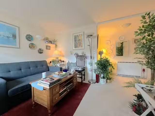 Charming 1 bedroom retirement property for rent in Seafield Ro.