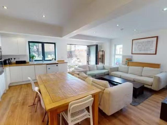 Rental! 1 bedroom terraced house for rent in Room 8, Christina.