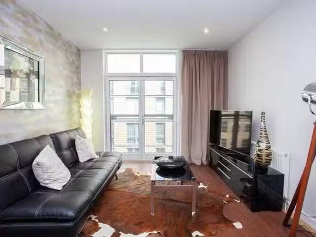 Cheap 1 BR Oswald Street