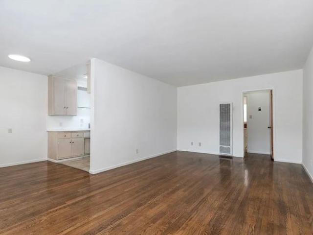charming 1 BR apartment in the heart of Alamitos B