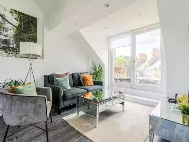 Deal! 1 BR Bakers Passage, London