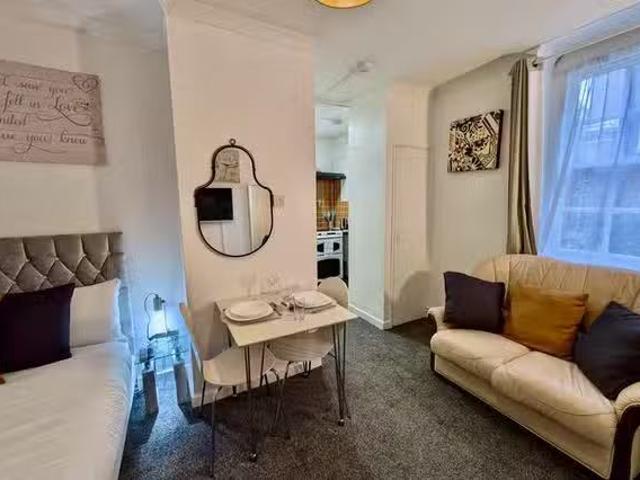 Nice 1 BR Beaufort Street