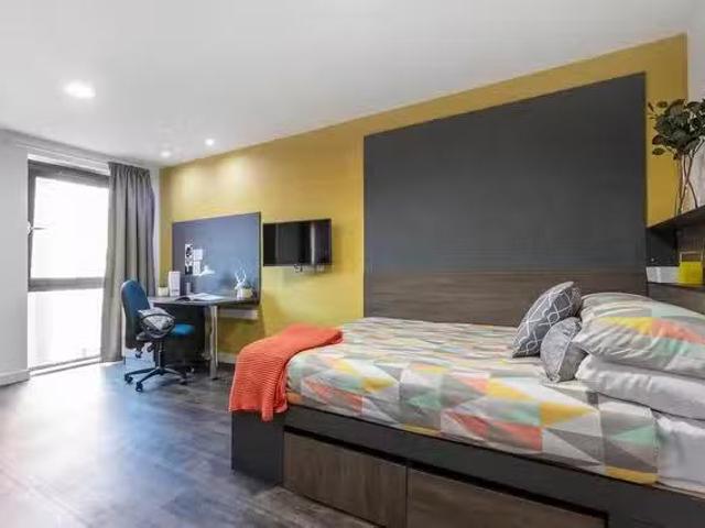 For Rent! 1 BR Bentley House Classic En Suite