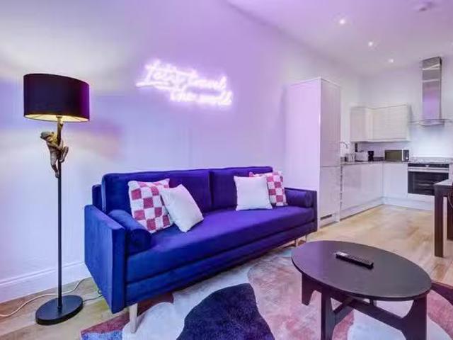 Charming 1 BR Creffield Road, London