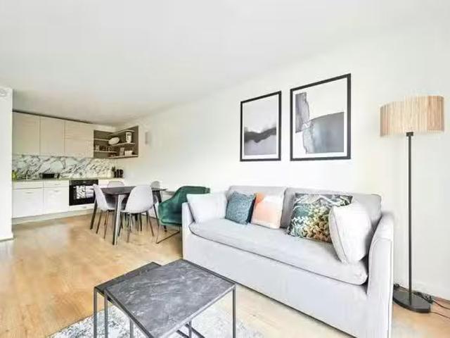 Charming 1 BR Deal's Gateway, London