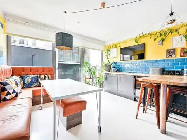 Unique 1 BR Dereham Place, London