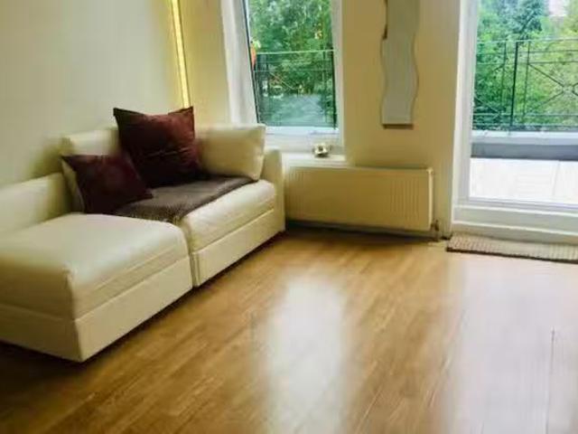 Rental! 1 BR Fordwych Road