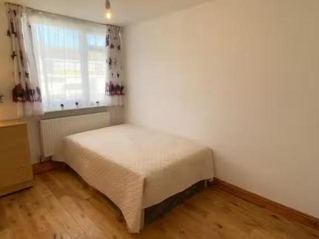 Deal! 1 BR Hassett Road, London