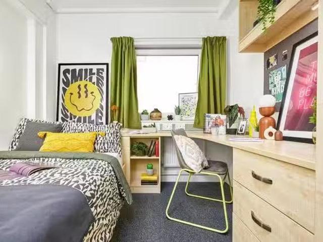 New 1 BR Harriet Martineau Large Ensuite
