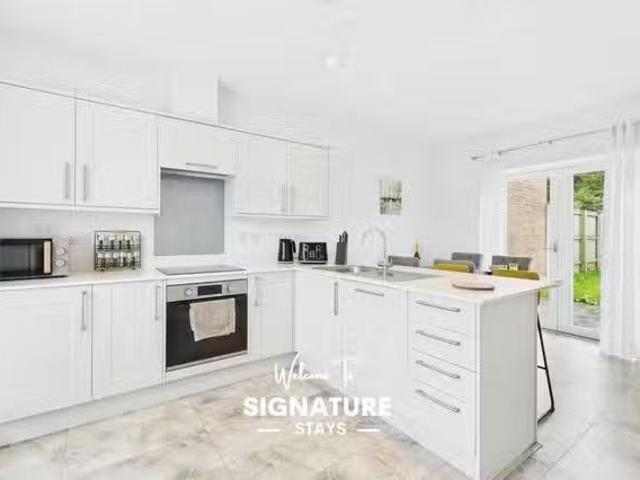 Deal! 1 BR Harveys Way, Hayle