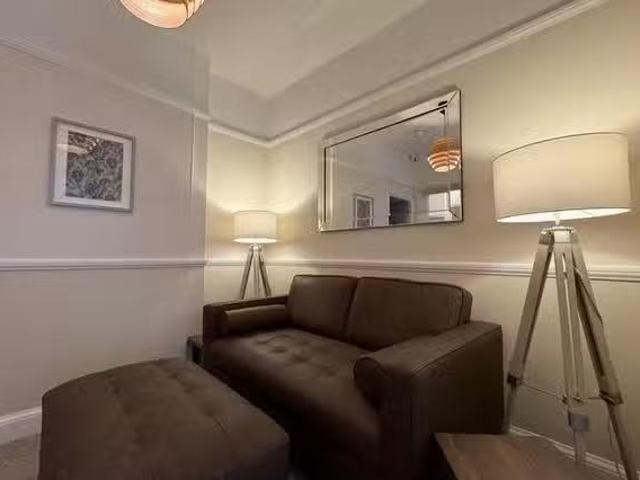 Rental! 1 BR High Street East