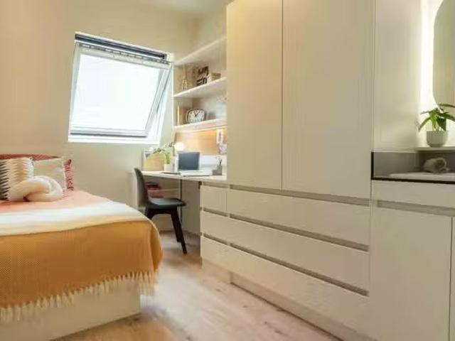 Charming 1 BR i Q The Arcade Silver Room Plus