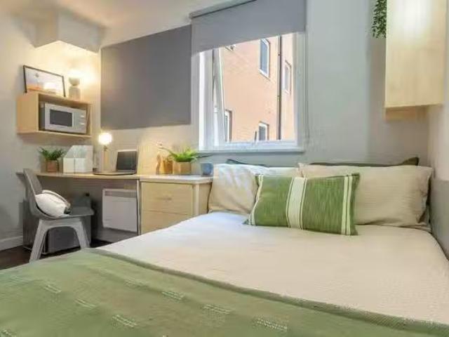 Charming 1 BR i Q Great Newton House, Liverpool Silver En Su.