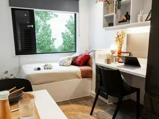 Charming 1 BR Palamon Court Club Ensuite