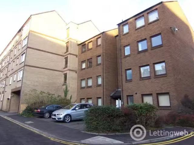 Unique 1 BR Property to rent in 5/6 Cowans Close, Edinburgh, EH8