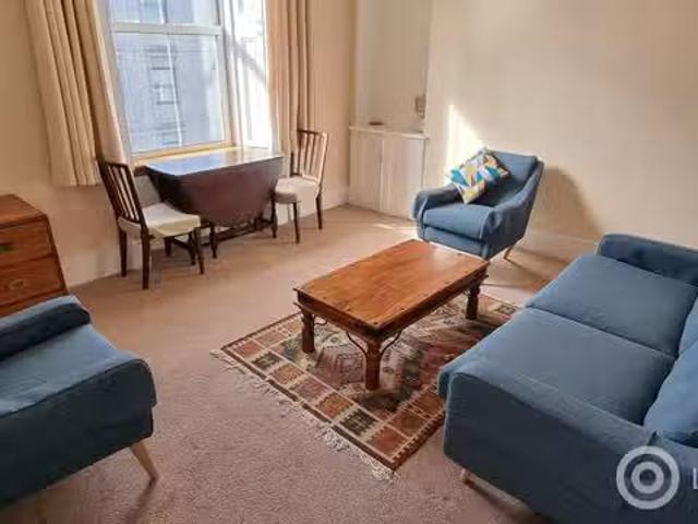 Cheap 1 BR Property to rent in Crimon Place off Golden Square.