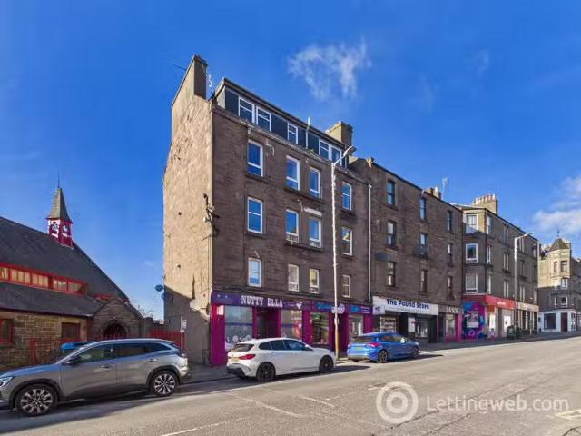 Unique 1 BR Property to rent in Albert Street, Stobswell, Dund.