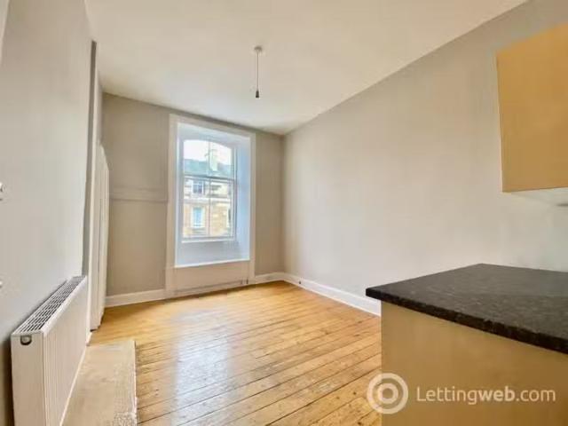 Nice 1 BR Property to rent in Dalmeny Street, Leith Walk, Edi.