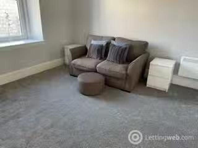 Cozy 1 BR Property to rent in Hunter Place, Linksfield, Aberde.