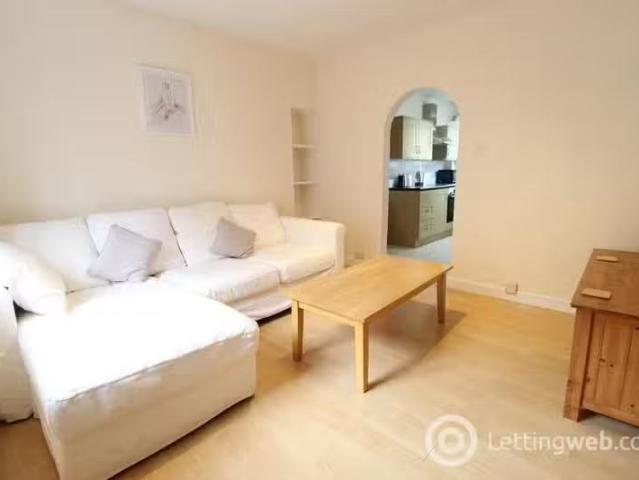 Rental! 1 BR Property to rent in Nelson Street, First Floor Ri.