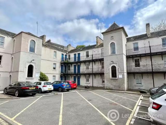 Cheap 1 BR Property to rent in Patriothall, Stockbridge, Edinb.