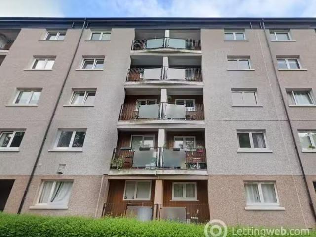 Cozy 1 BR Property to rent in Princes Place, Hyndland, Glasgow.