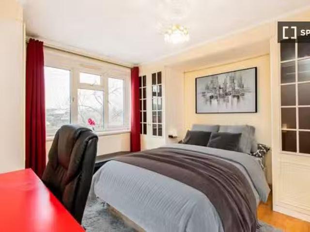 Charming 1 BR Room for rent in 4 bedroom apartment in London