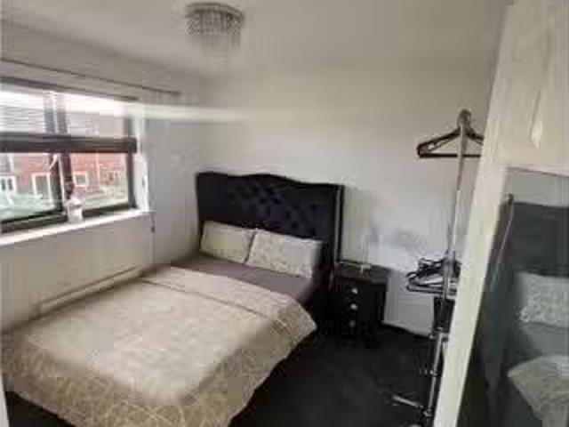 Charming 1 BR Room in shared flat for rent in Worcester Road.