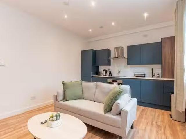 Charming 1 BR Saint Margarets Road