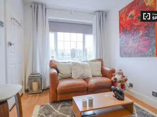 Just in! 1 BR Semi independent studio to rent in Richmond, Lon.