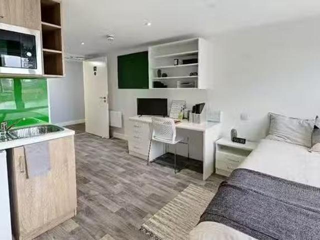 Charming 1 BR The Cube – Greenwich Standard