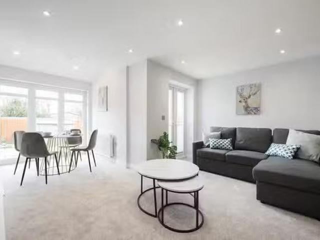 Charming 1 BR Victoria Road