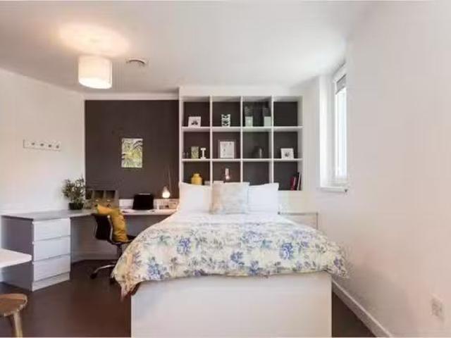 Cheap 1 BR Vogue Studios Silver Studio