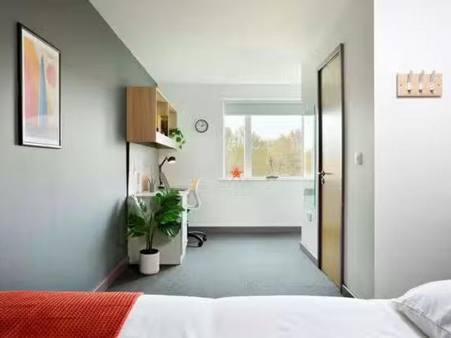 Charming 1 BR Westwood Student Mews Gold Ensuite