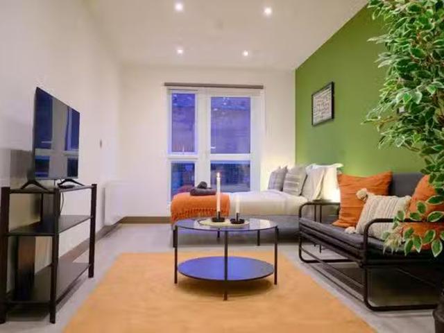 Unique 1 BR Woodstock Road, London