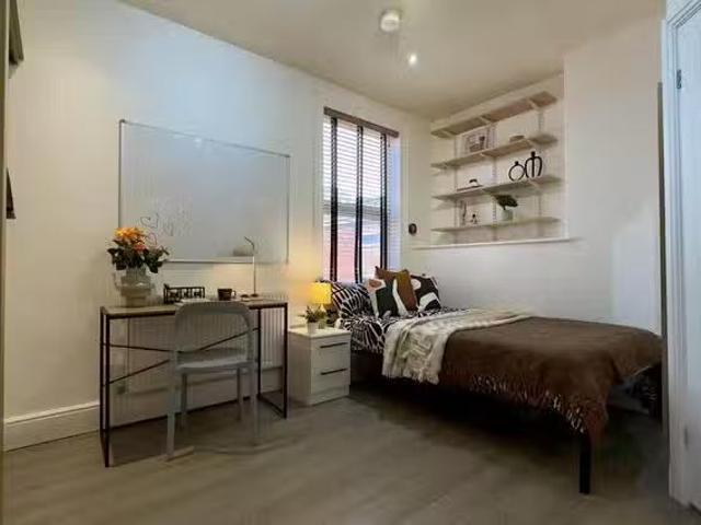 Cozy 1 Room 12 Richmond Road 6 Bedroom House
