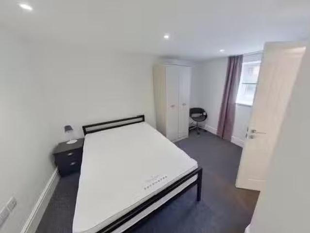 Cozy 1 Room 20D Portland Street 1 Bedroom House