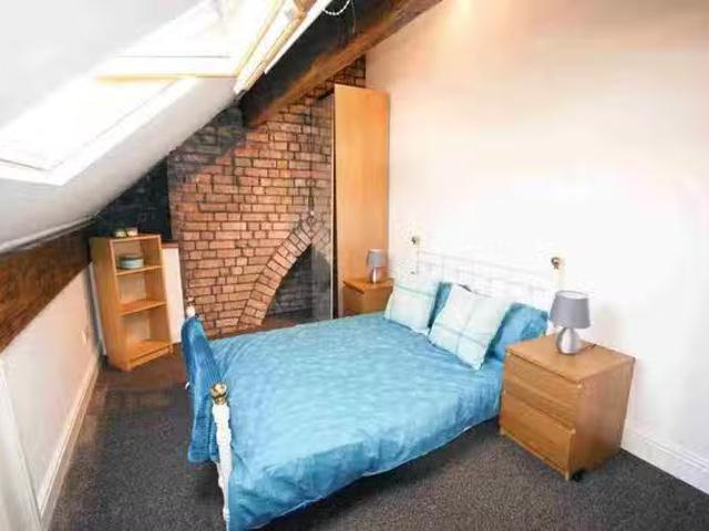 Rental! 1 Room 29 Stanley Street, L7 6 Beds 2 Baths